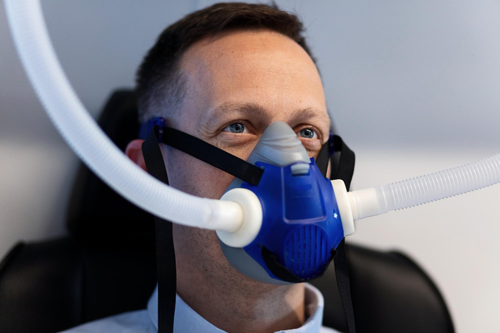 man-wearing-oxygen-mask-during-treatment-hyperbaric-chamber (1 ...